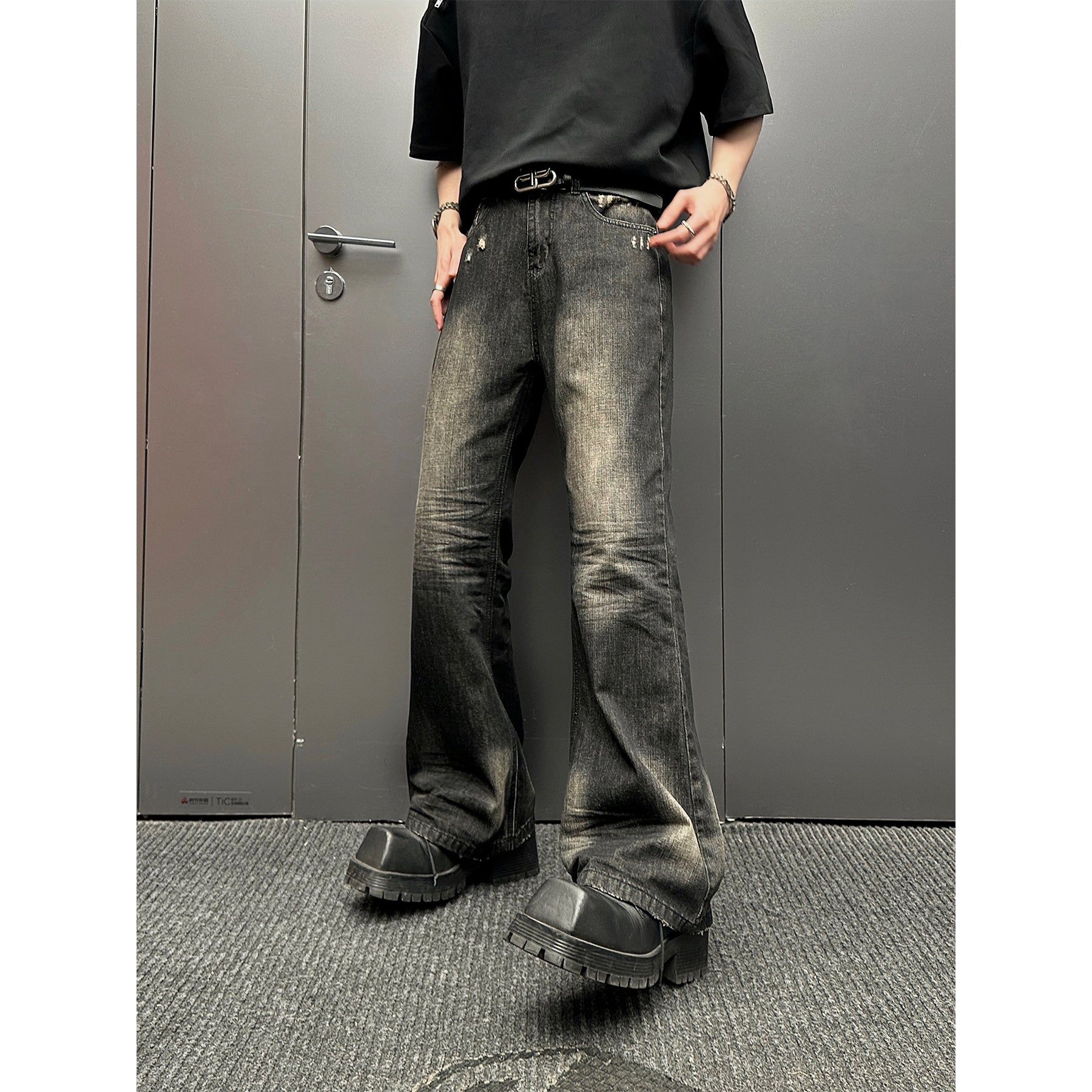 JM Flared Washed Jeans